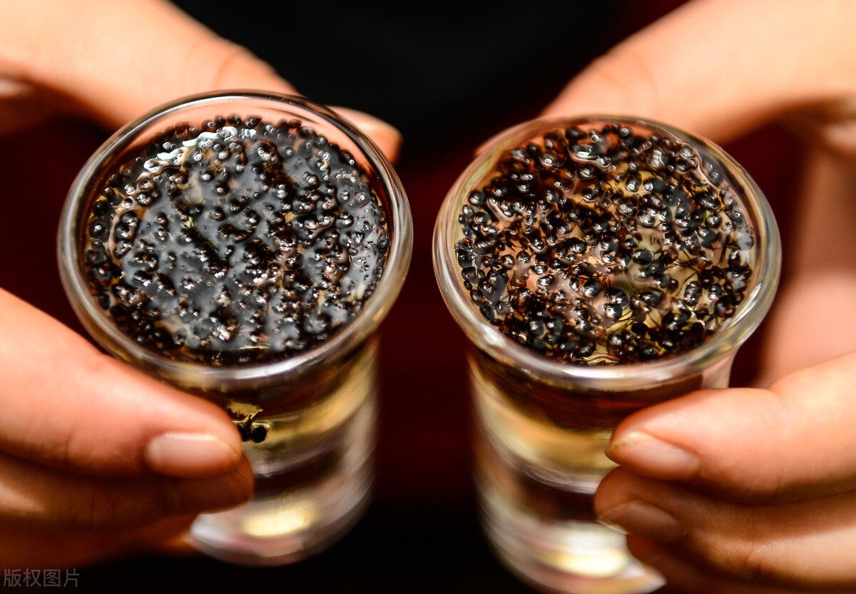 China's 4 "weird wine" in light bottles - iNEWS