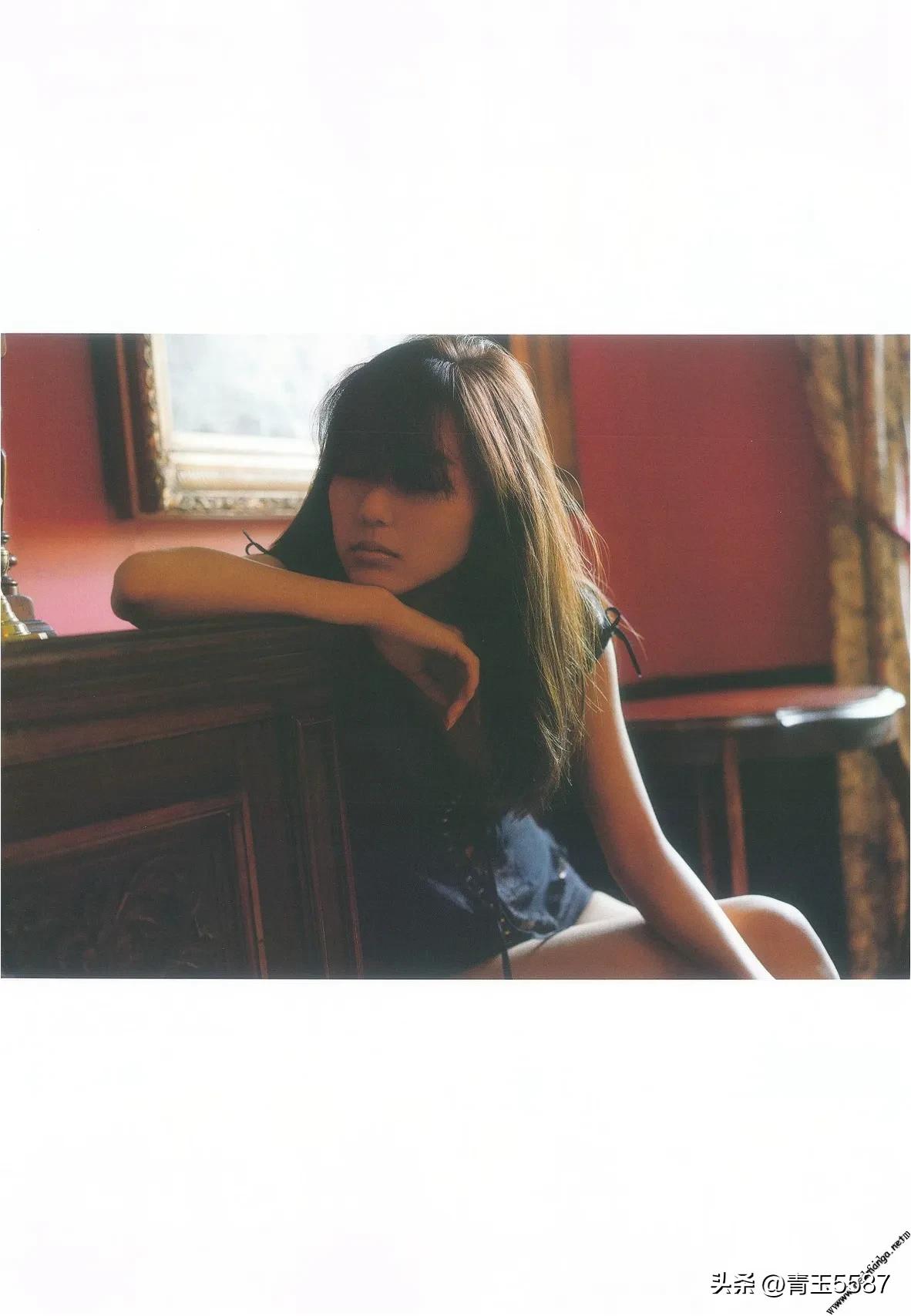 Singer Mano Erina's photo (3) - iMedia