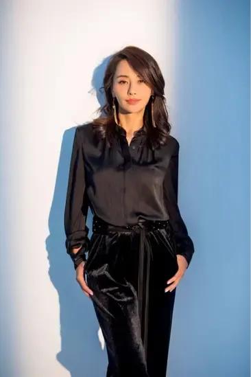 Comparing the two versions of "Duan Zhang Shun Niang", which version is ...