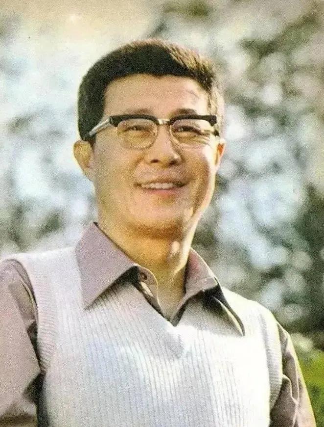 Wang Xingang: The male god of a generation, married Yang Zhaocai for 64 ...