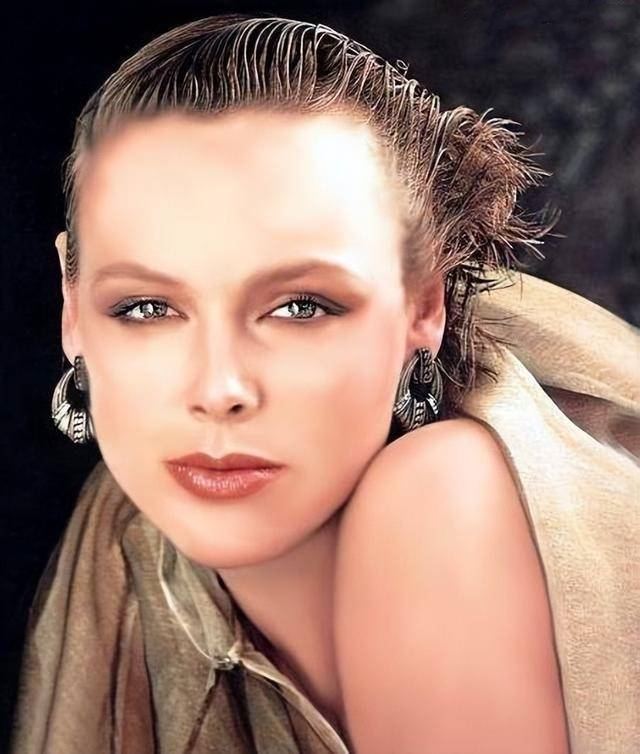 Why did bodybuilder Schwarzenegger introduce his girlfriend to Stallone ...