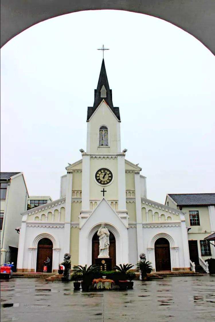 This Catholic Church hidden in the depths of the alley in Shanghai is ...
