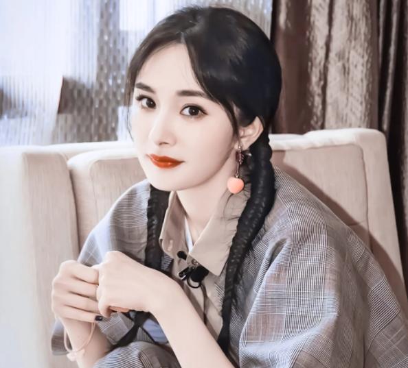 Yang Mi's picture was accused of downgrading her beauty, her cheeks ...