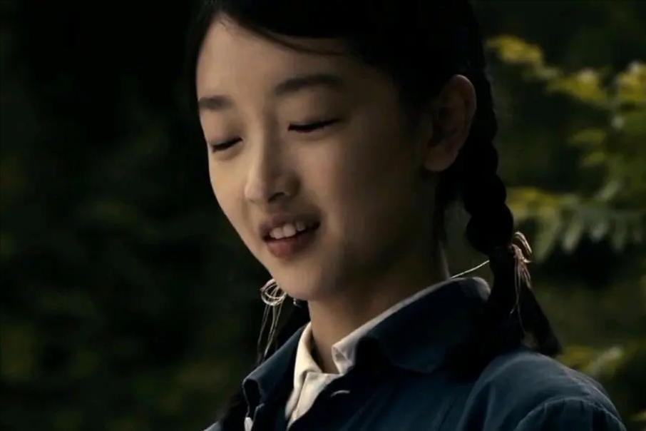 13 years later, standing shoulder to shoulder with Zhang Yimou, the 31-year-old Zhou Dongyu has ...