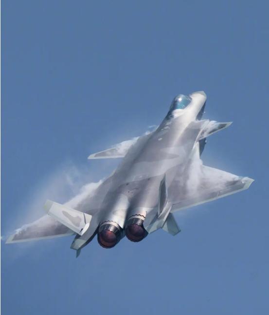 Soar in the sky! Witnessing great innovation, China's J-20 shines in ...