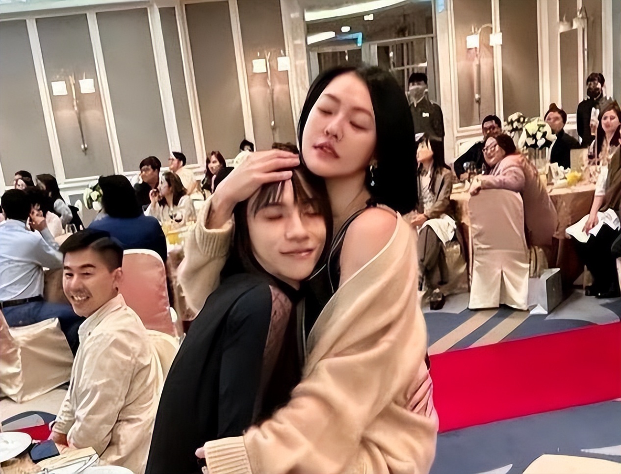 After Little S Teacher Tang's video leaked, it was revealed that Xu Yajun would not let her in ...