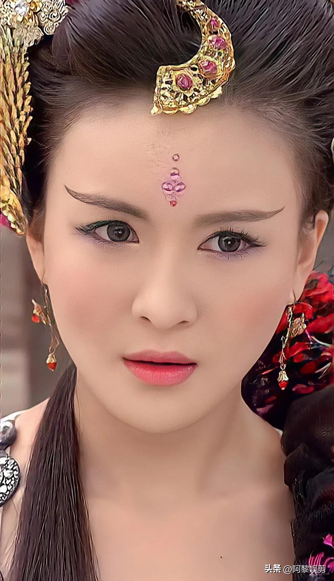 Feng Qingqing played by Zheng Yitong is so beautiful - iNEWS