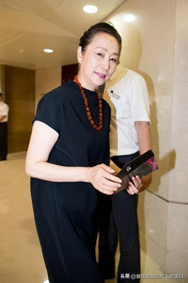 Xi Meijuan: She gave birth to a child at the age of 39 and became a ...