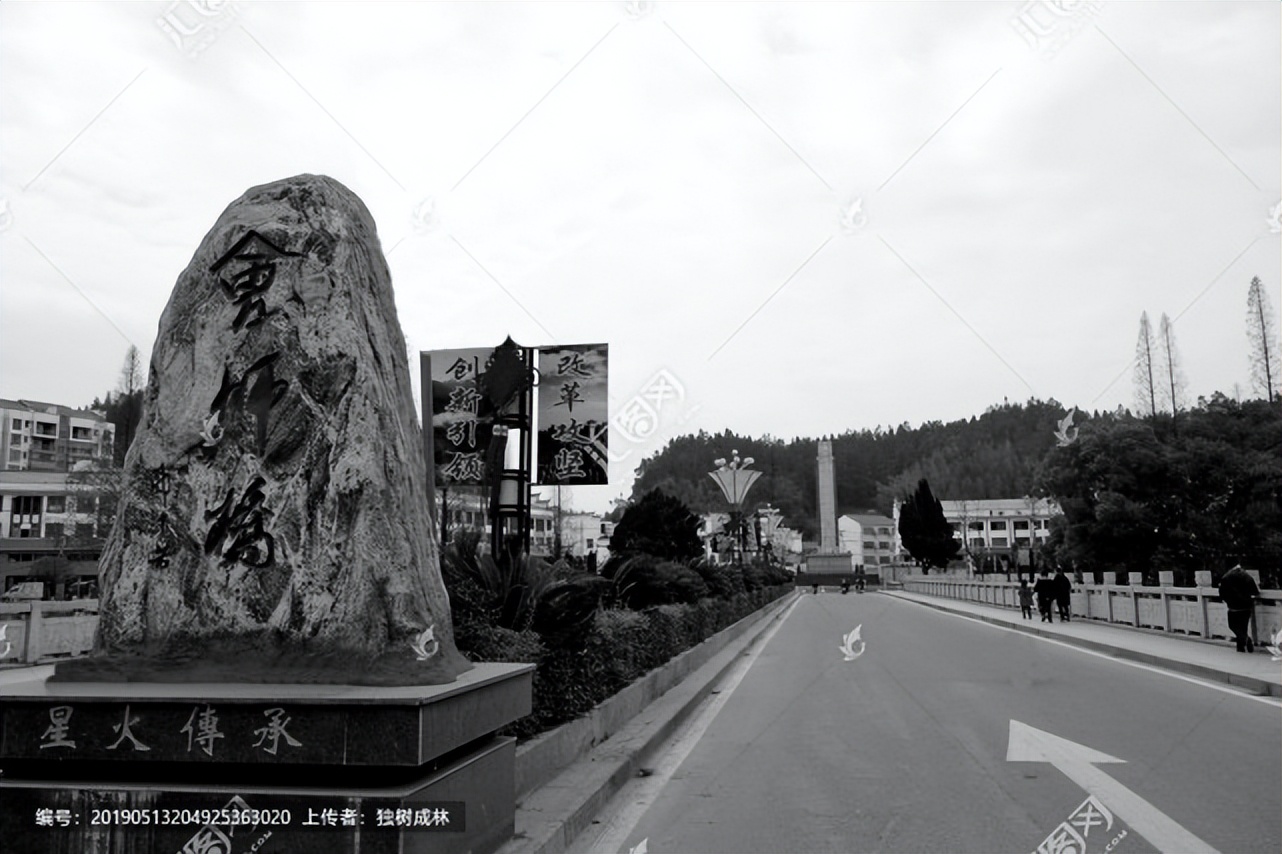 The scenery is unique here - overlooking the new look of Longshi - iNEWS