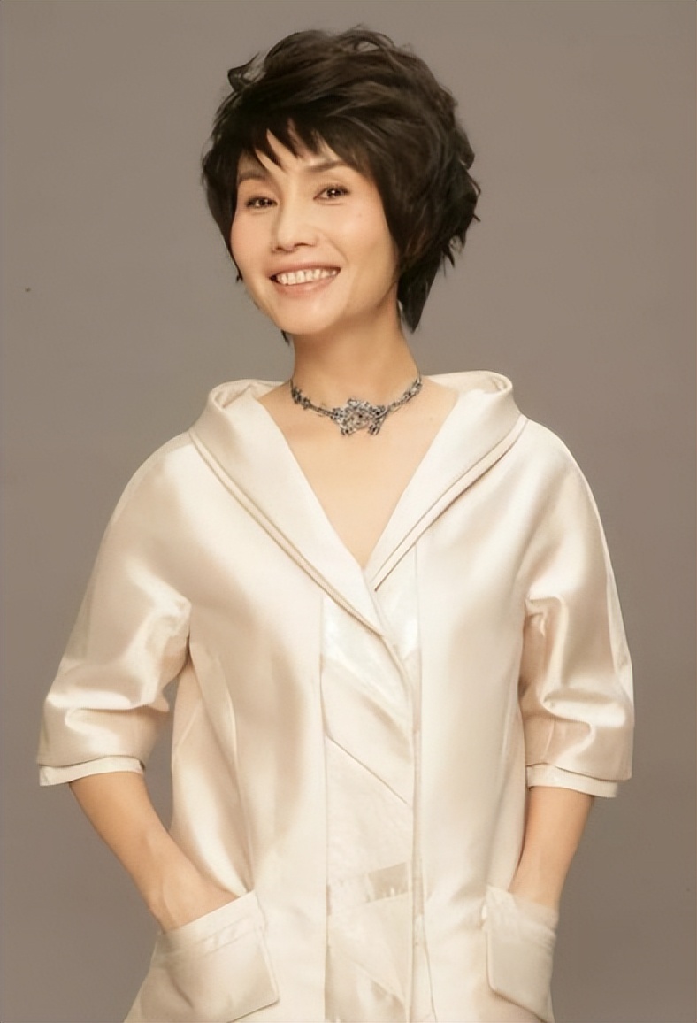 Xu Li, a well-known CCTV anchor, returned to CCTV to record programs ...