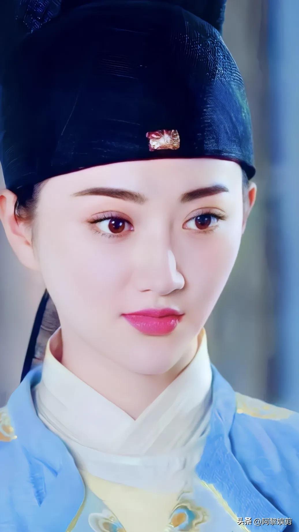 Jing Tian: Pink makeup and jade carving, Chang'e in the moon - iNEWS