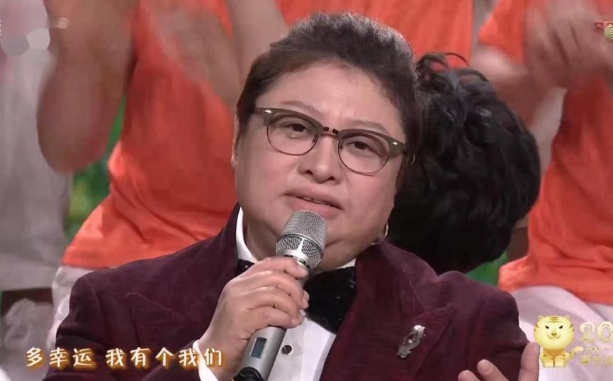 50-year-old Han Hong is on the hot search again. From singer to charity ...