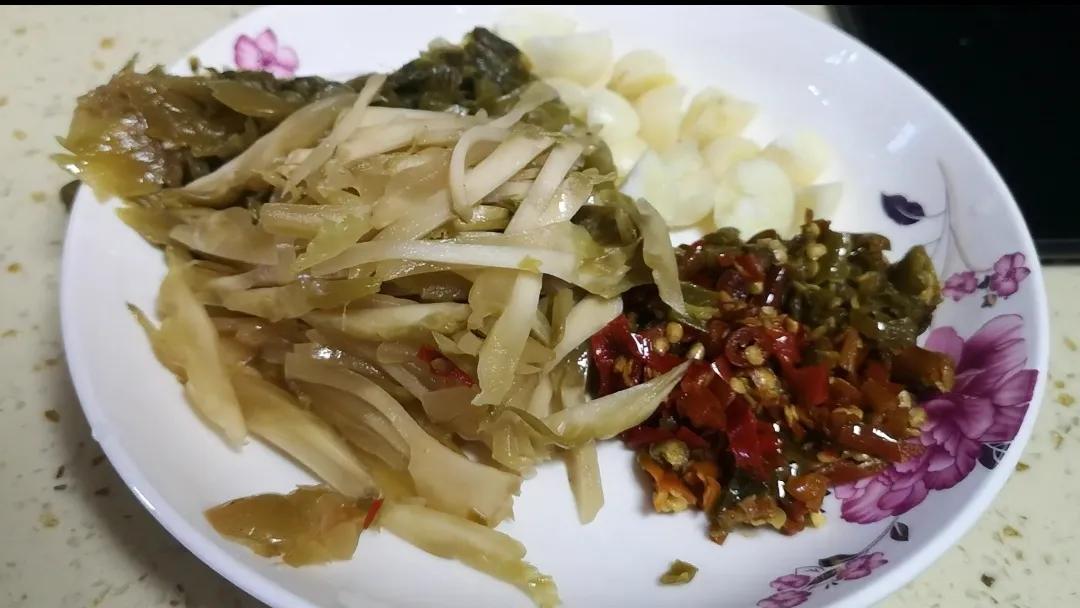 Spicy kimchi duck feet - iNEWS