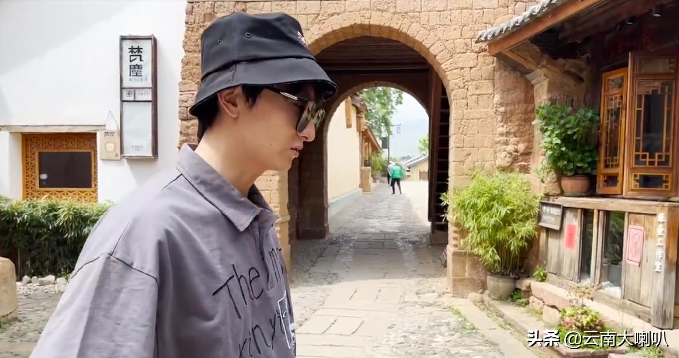 "Going to a Windy Place" was filmed in Dali for two months, and actor ...