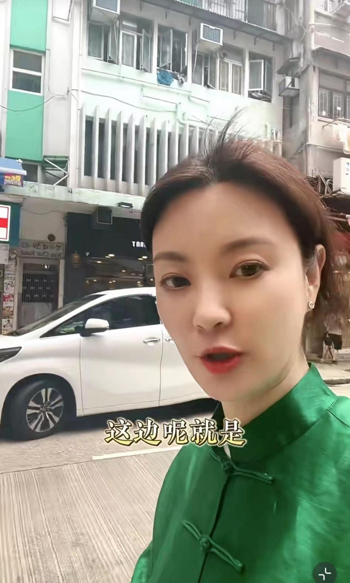CCTV Liu Fangfei visits the Xiamen vegetable market, sweating profusely ...
