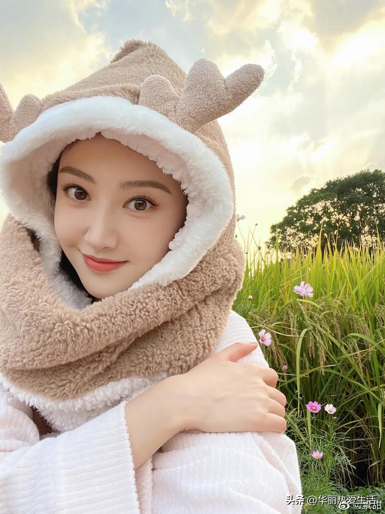 Share the photo of the sweet goddess Jing Tian, sweet and lovely ...