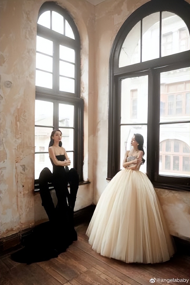 Both black and white are beautiful! Angelababy's latest photo is ...