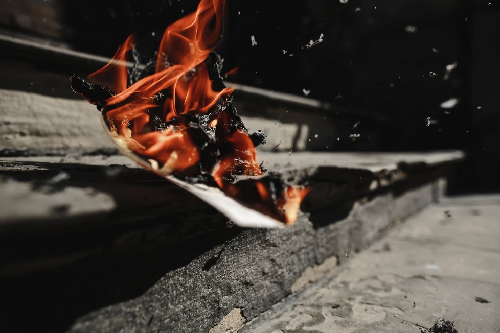 Global Switch's Paris data center catches fire due to water leak ...