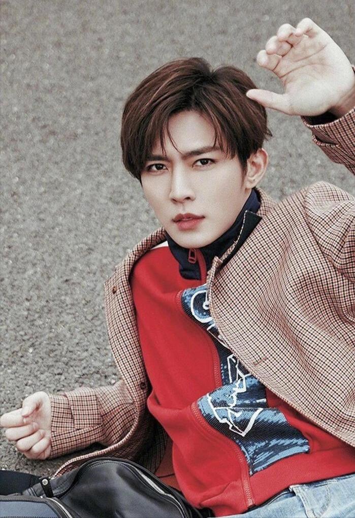 Aaron Yan bowed to his ex-boyfriend and begged for forgiveness! Weeping ...