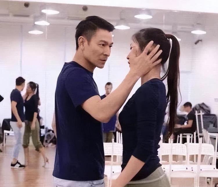 Accompanying Andy Lau as a dance partner for 25 years and unmarried at ...