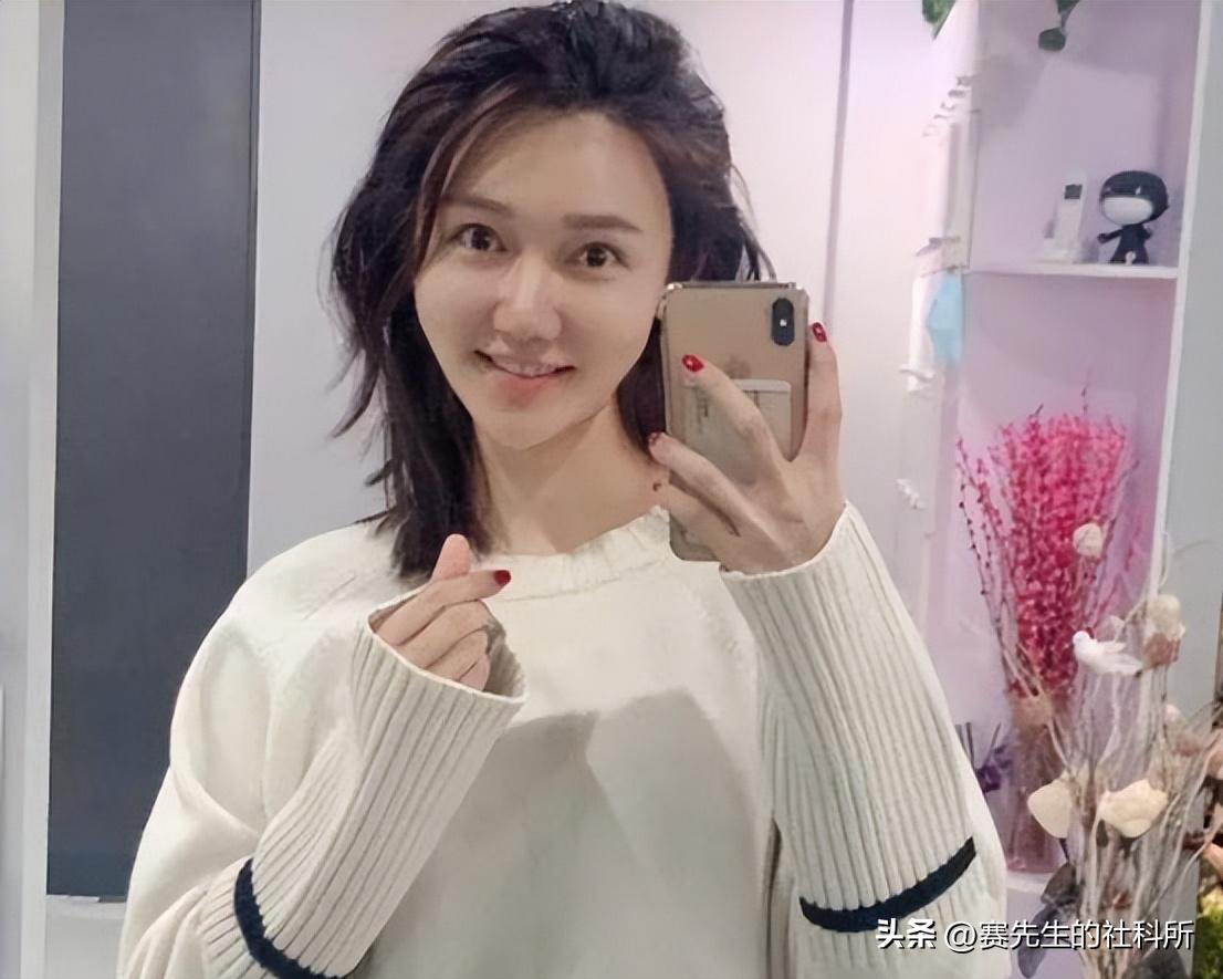 33-year-old CCTV anchor Long Yang: Self-disclosure is "Moonlight Clan ...