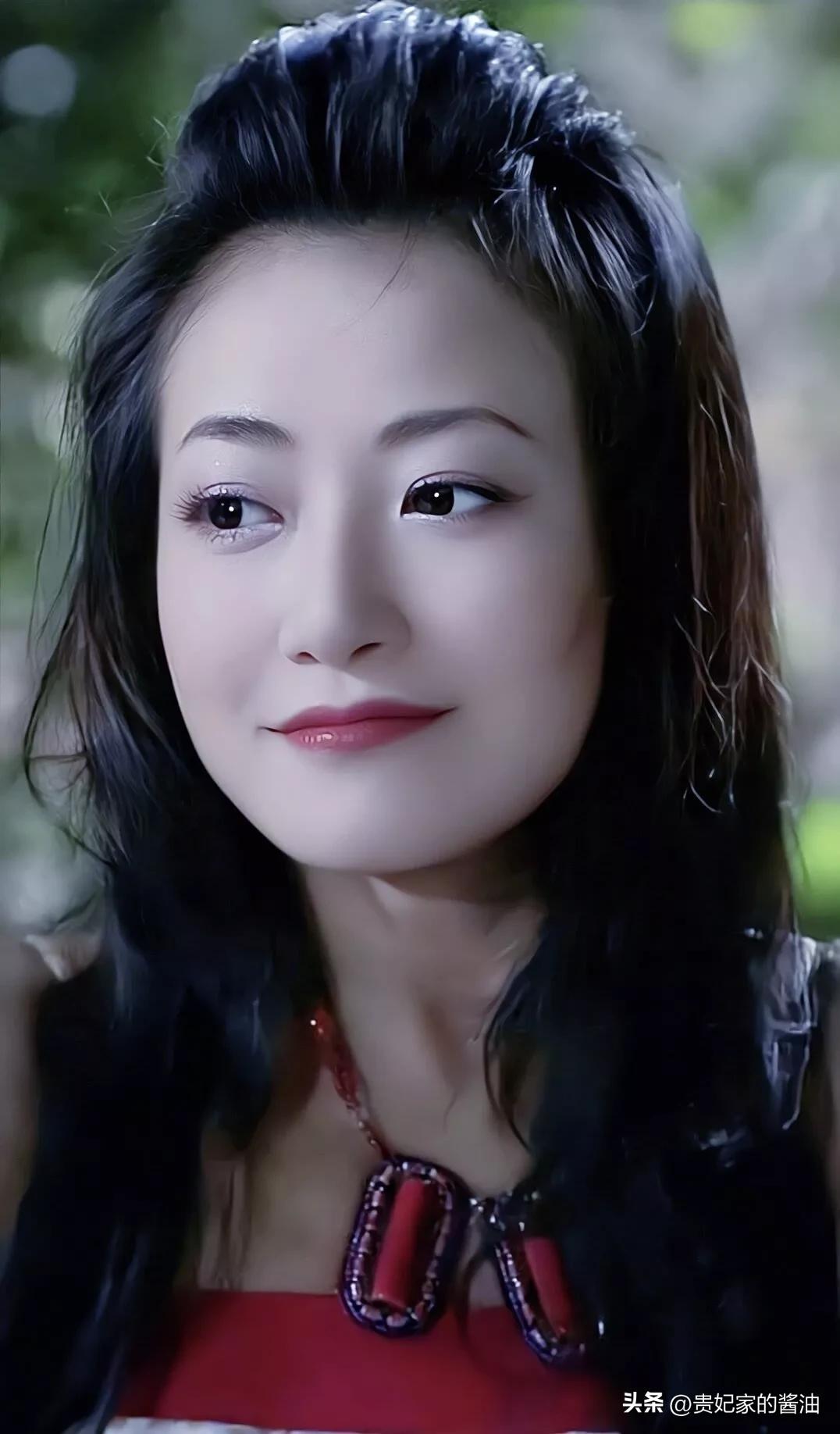 Temperament beauty Chen Zizi is too beautiful - iNEWS