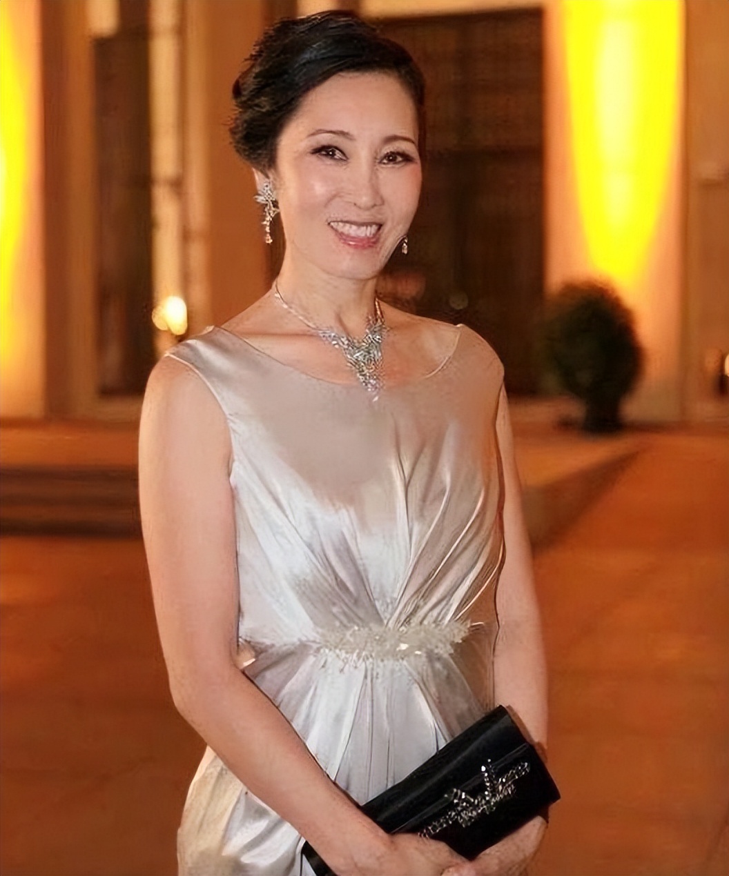 What is the family background of Wang Sicong's mother Lin Ning? - iMedia