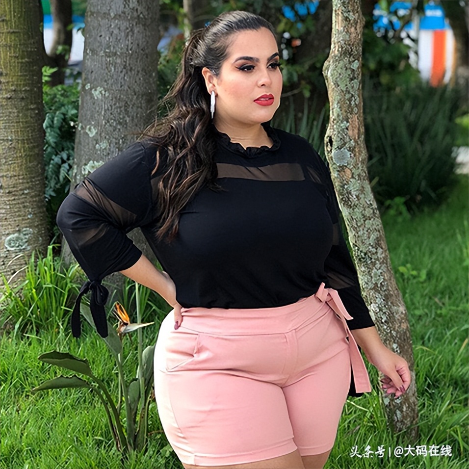 Brazilian plus-size model Mayara Melo (Mayara·Melo) - iNEWS