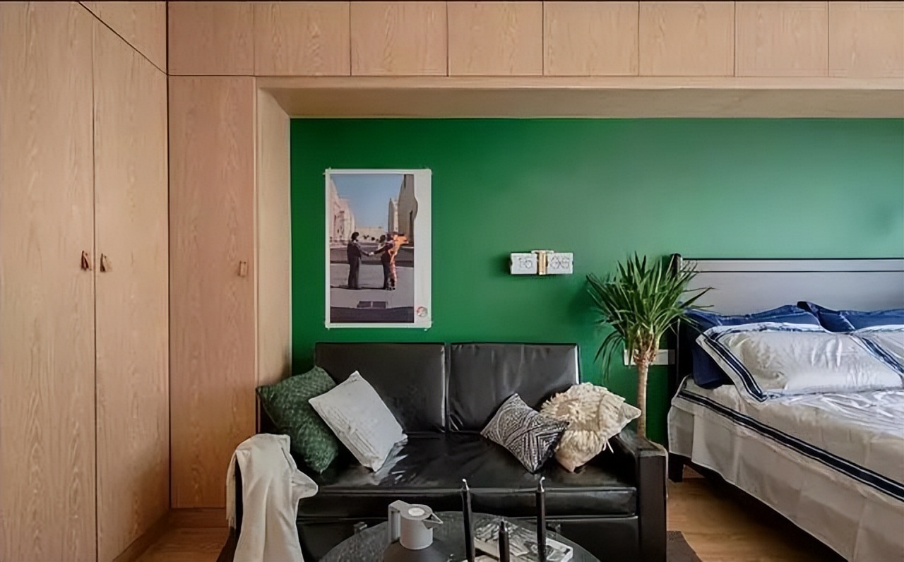 The 35-square-meter small apartment has all guest bedrooms, kitchen and ...