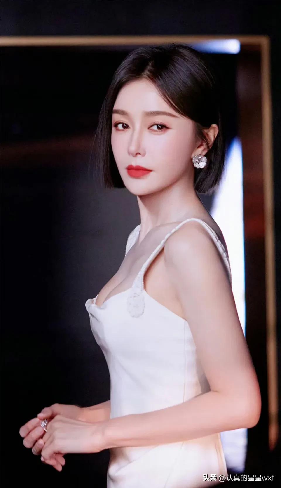 Goddess Qin Lan, sexy and fashionable, Wei Daxun is so lucky??? - iNEWS
