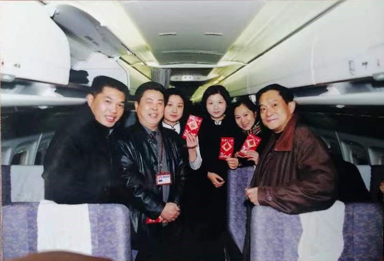 Five-star captains of China Eastern Airlines, Deng Qingfeng and Sun ...