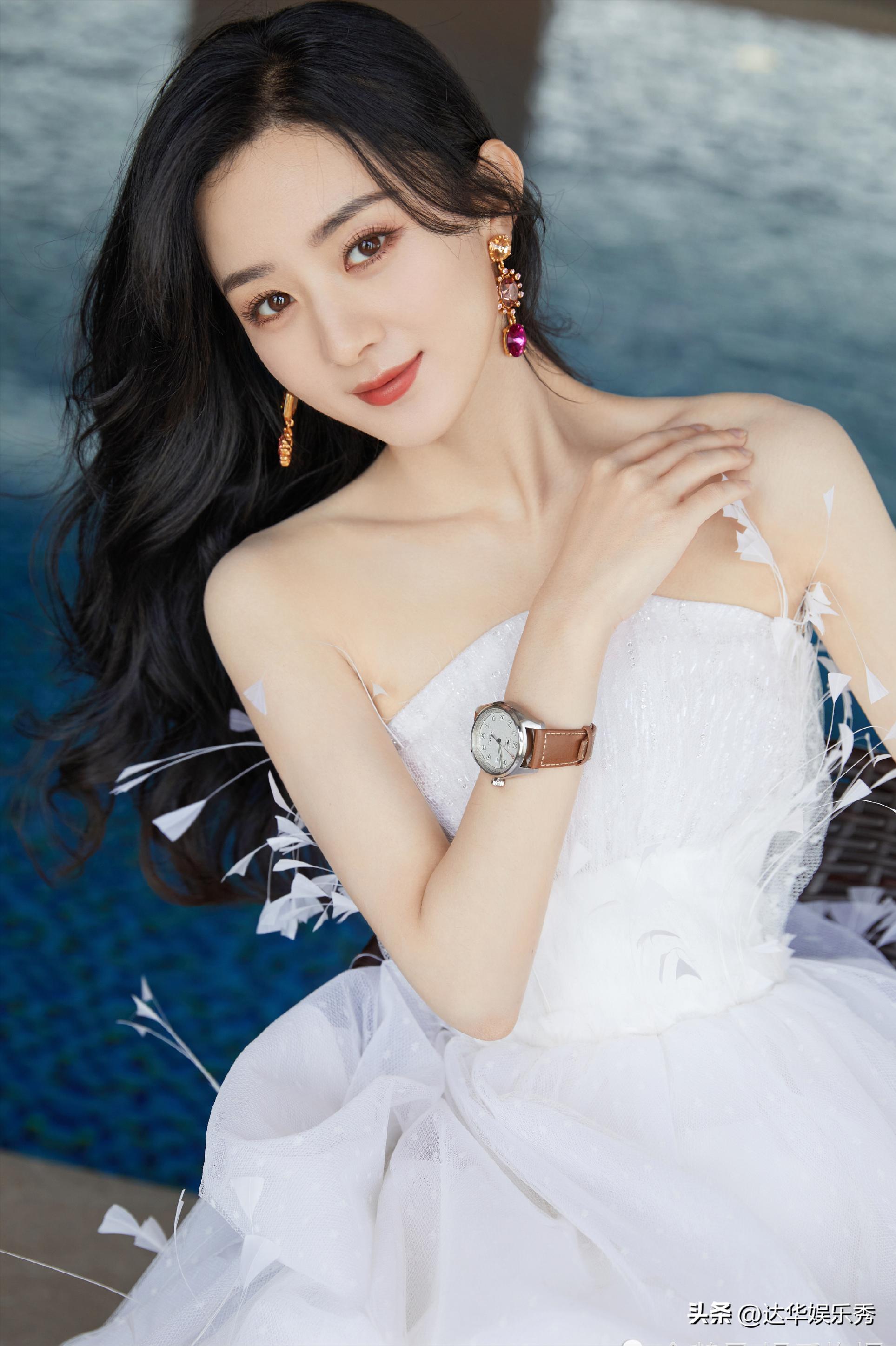 Zhao Liying's new look was exposed, colliding with Yang Mi's brand ...