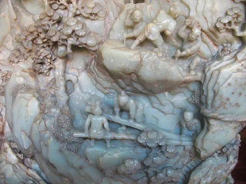 In Xinjiang, is it possible to pick up any good stones? - iNEWS