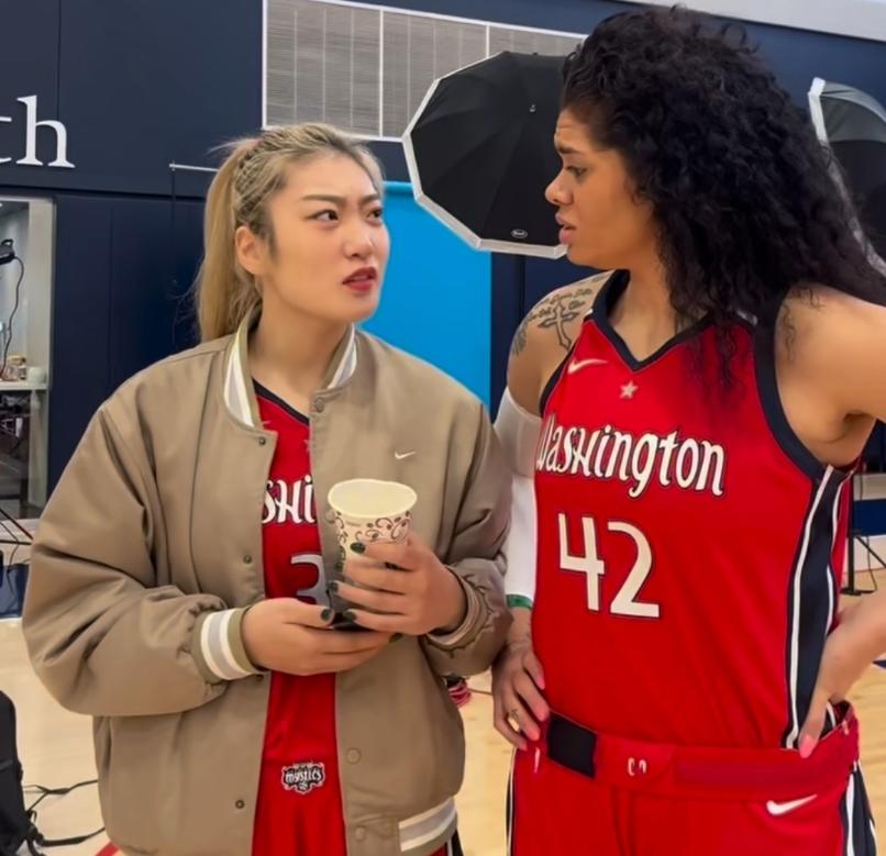 Li Meng: I am a rookie in the WNBA, and help the team with the spirit ...