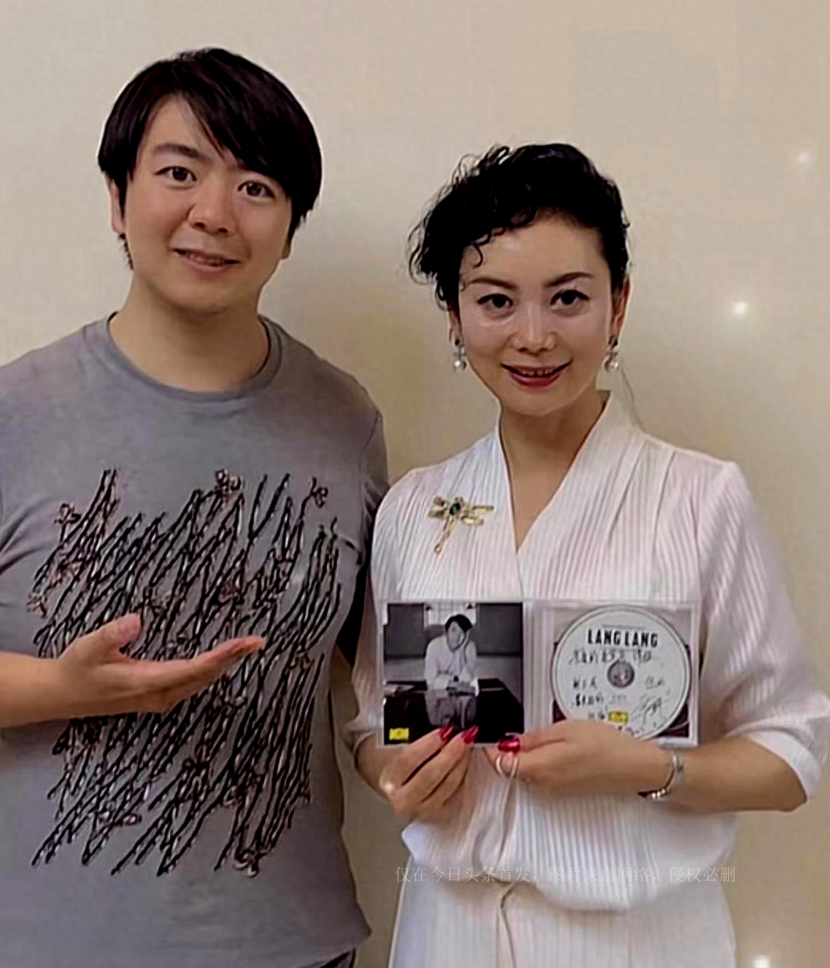 Zhu Jun warmly entertained guests and hooked up with Lang Lang. Tan Mei ...