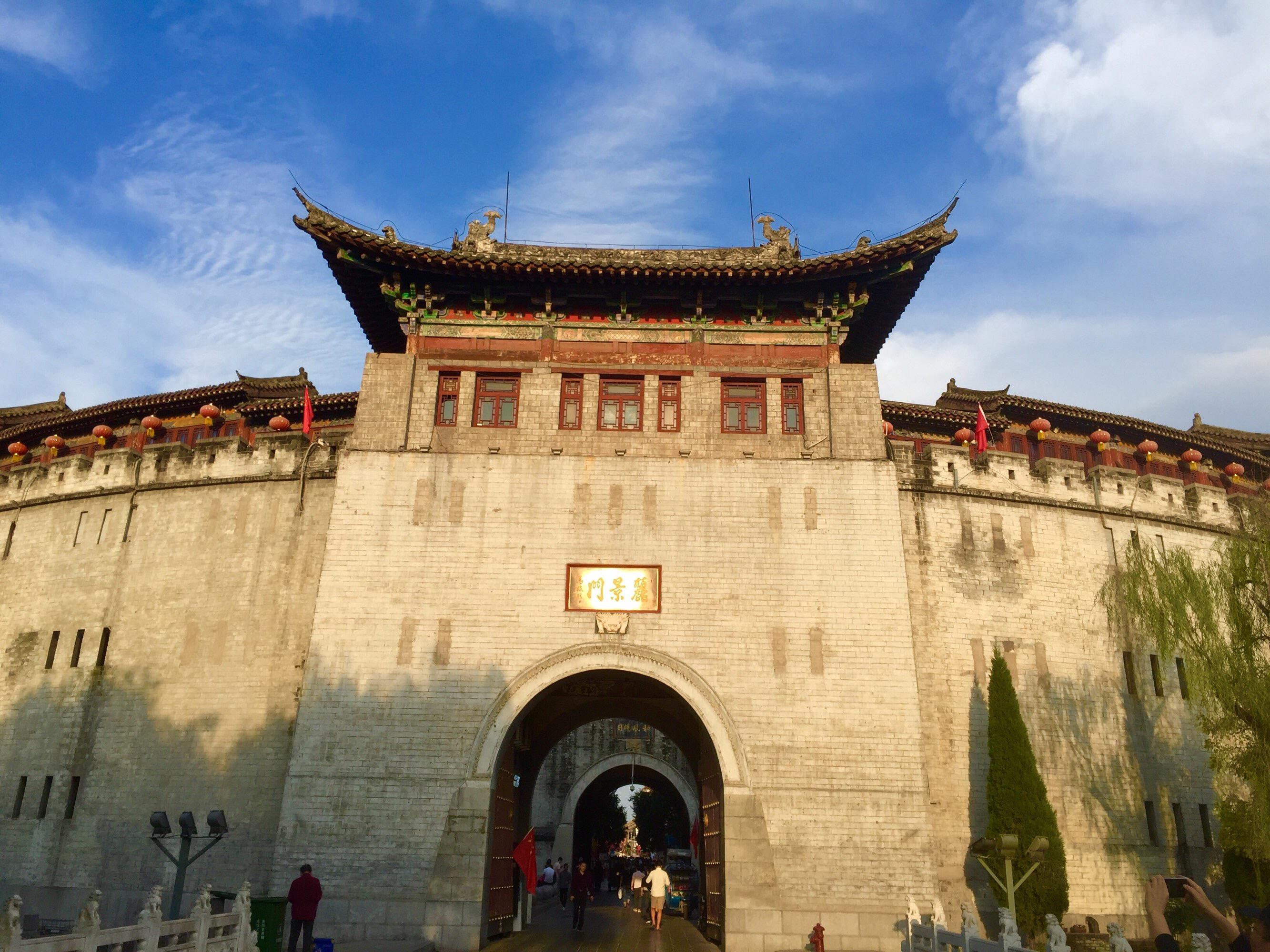Luoyang raised a placard to accuse "Thirty Thousand Miles of Chang'an ...