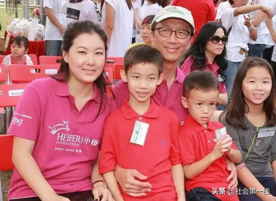 "Diving Queen" Fu Mingxia was exposed to leave the house - iNEWS