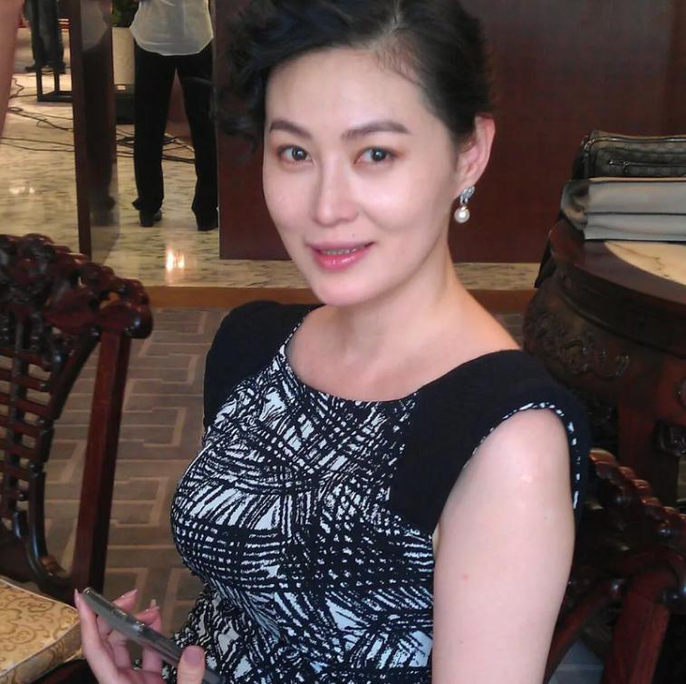 64-year-old Yu Rongguang rarely showed up after his divorce, reunited with Wang Siyi after 23 ...