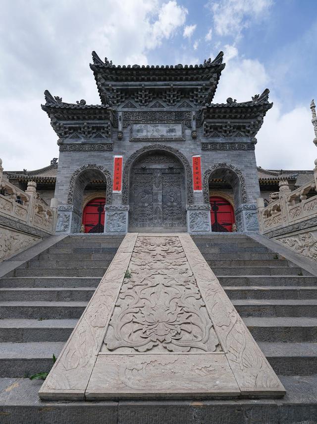 "Wenbo" Kinkakuji statue is unique - iNEWS