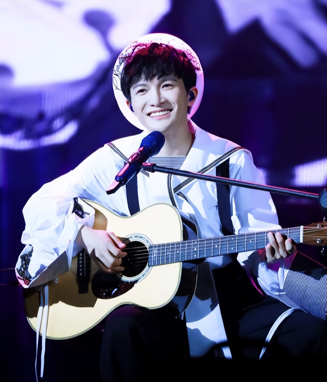 Na Ying: I'm sorry Zhou Shen, I like Li Wei. Zhou Shen: Na Ying is ...