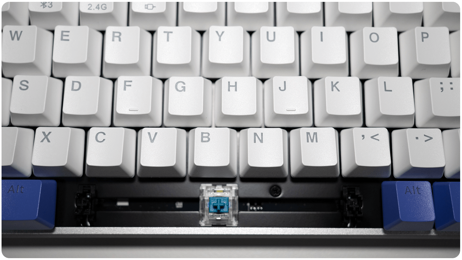Multi-mode mechanical keyboard allows you to switch freely on all ...
