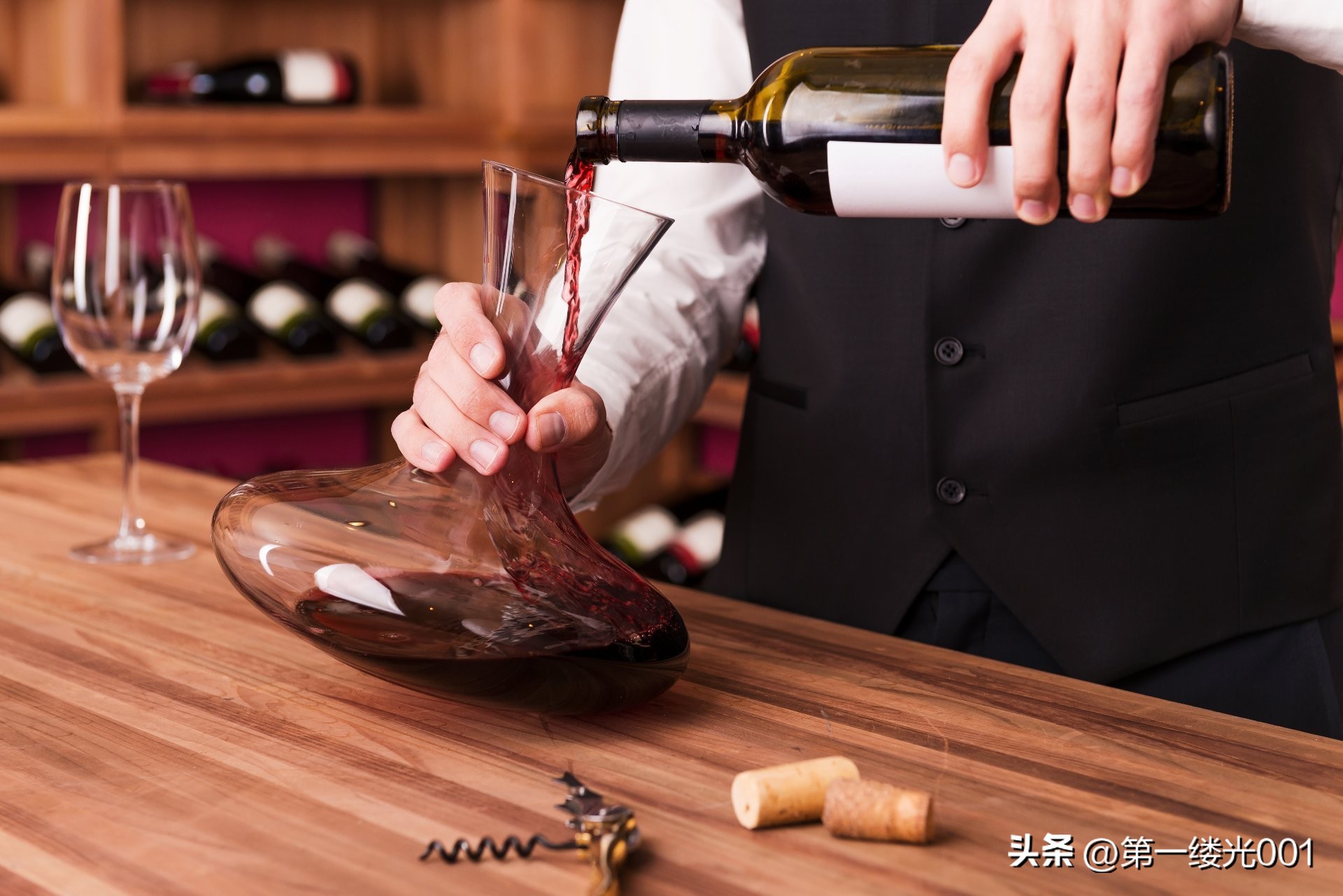 How and when to use a wine decanter - iNEWS