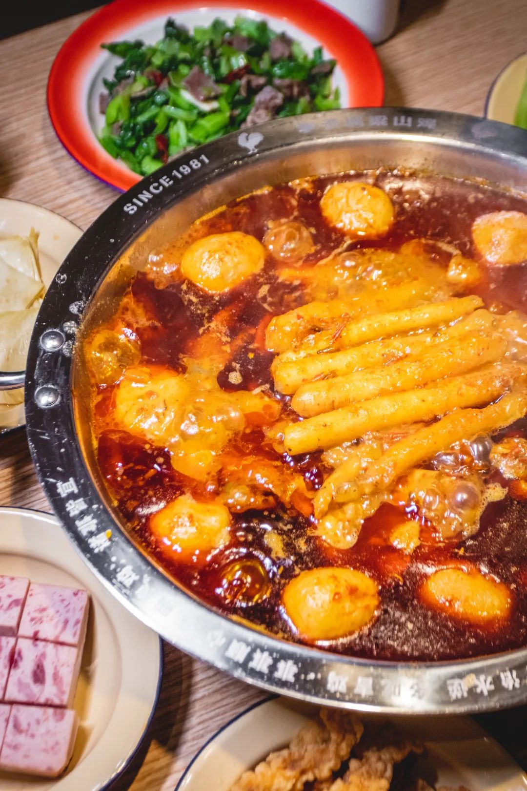Eat Liangshan Chicken without Hot Pot - iNEWS