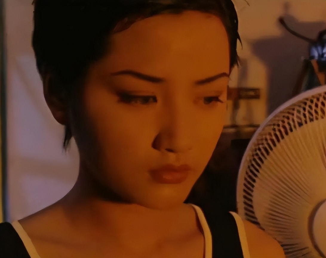 The 52-year-old Qu Yingxiu has a girly figure and embraces Dai Jun ...