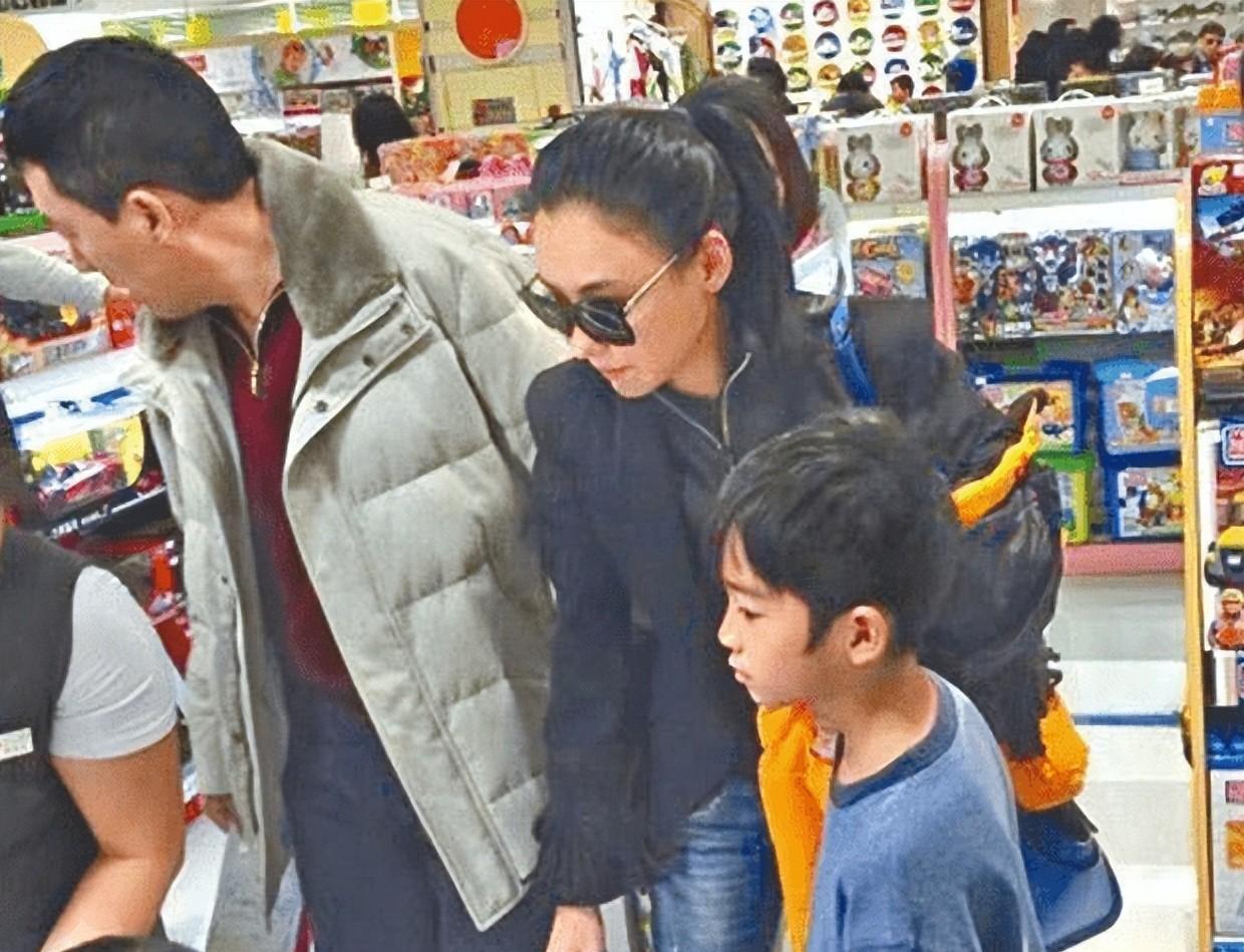 Cecilia Cheung and Sun Donghai appeared in the swimming pool! Is their ...