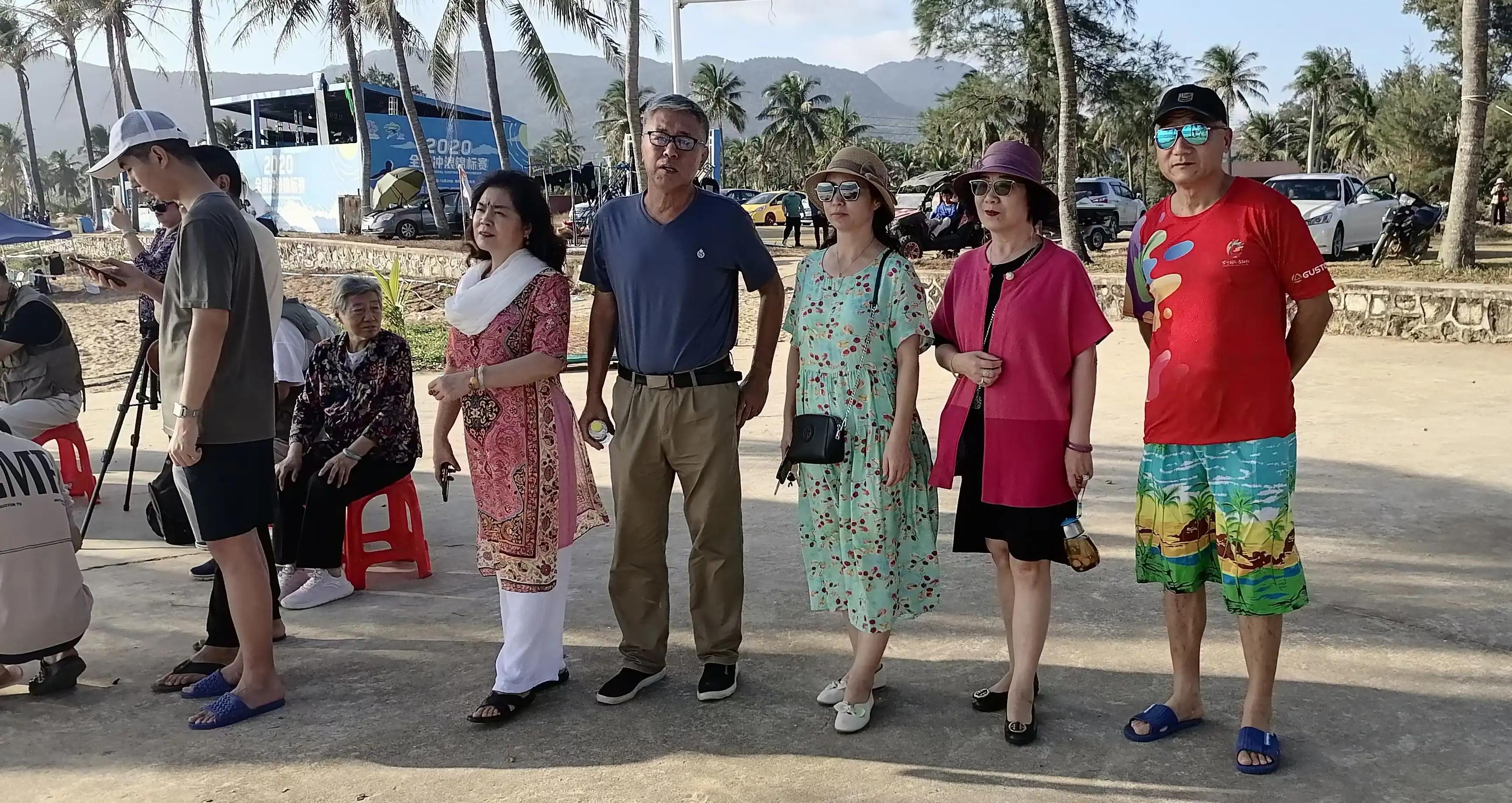 Picking up Fun in Hainan ~ Riyue Bay - iNEWS