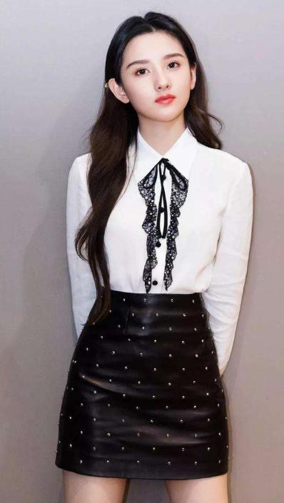 The leader said the little peanuts in the circle: Song Zuer Wang Anyu ...