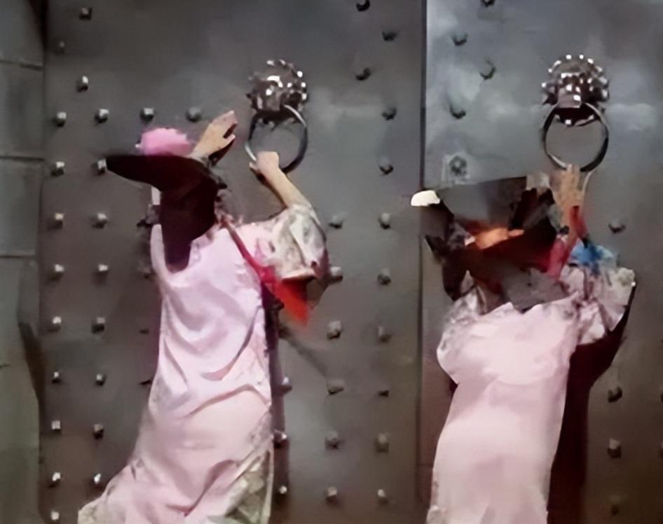 The concubines buried in ancient tombs were all in a position with ...