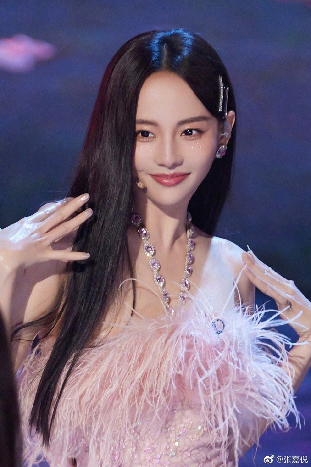 Sister Wu Qianlang's debut stage "Ding Ding Dong Dang" won the first ...