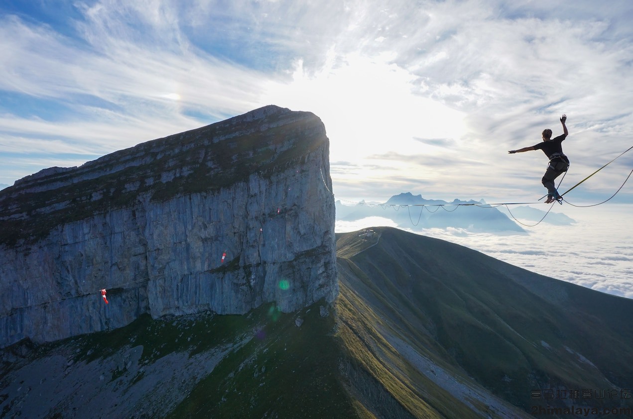 Adventure images of great women in real life in "The World" - iNEWS